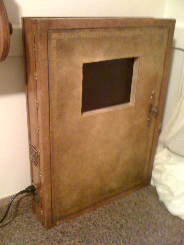 A few weeks ago, I mentioned I was building a computer from an antique ...